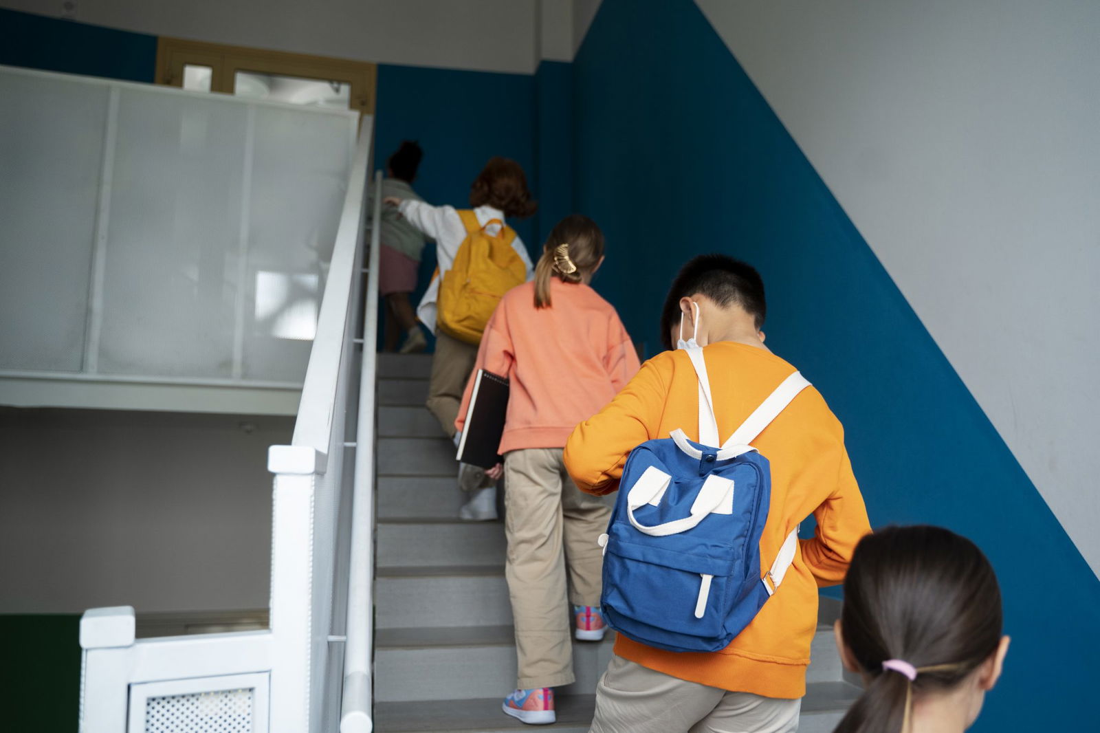 Mastering Teaching Transitions: 9 Simple Ways To Keep Students On Track | ClassPoint